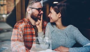 Public Display of Affection: How to Do It, PDA Etiquette & 26 Must-Knows