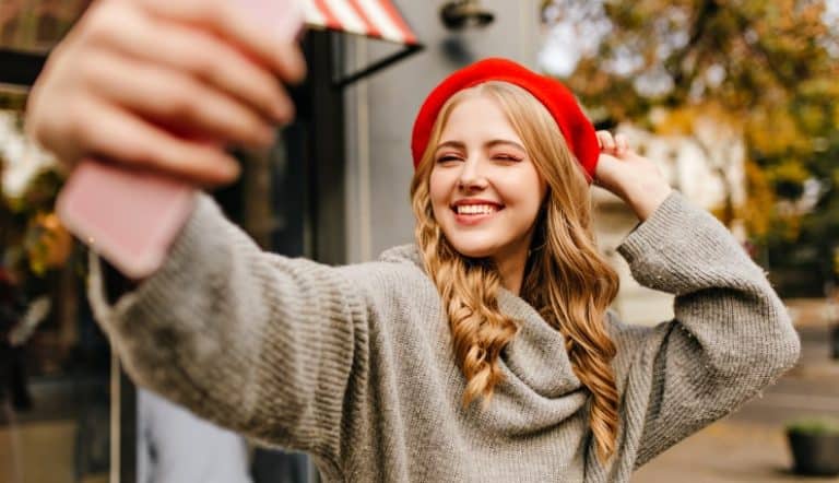 33 Ways to Look Pretty Naturally & Make a Guy's Heart Skip a Beat