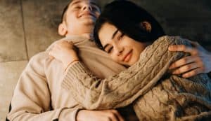 Hopeless Romantic: What It Means, 28 Signs You're One & the Big Struggles