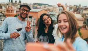 26 Social Mind Tricks to Be More Outgoing, Friendly & Talkative Instantly