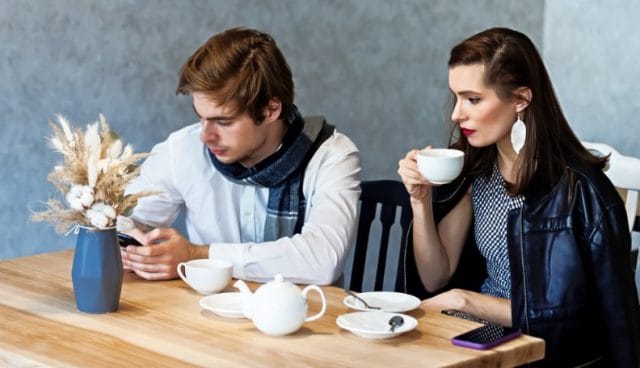 Phubbing: What It Is, 18 Reasons Why We Phub & Ways to Stop It ASAP