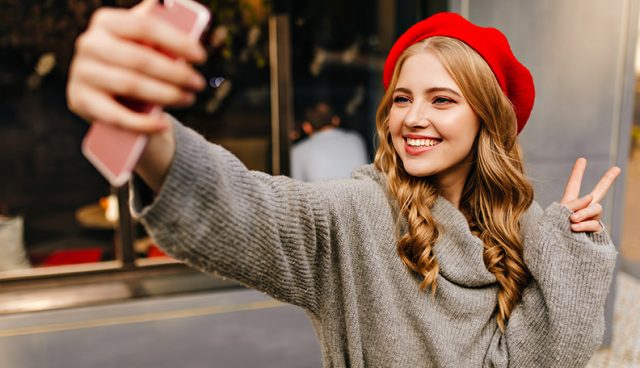 How to DM a Girl: 30 Secrets to Slide Into Her Insta & Get a Reply