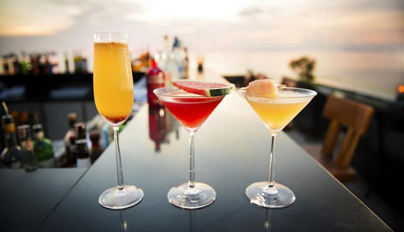 10 Popular Alcoholic Drinks: How to Prepare Them to Impress Anyone