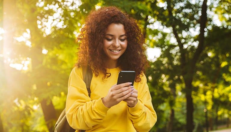 How to Text a Guy First: 24 Ways to Say Hi & Get Him Texting Back