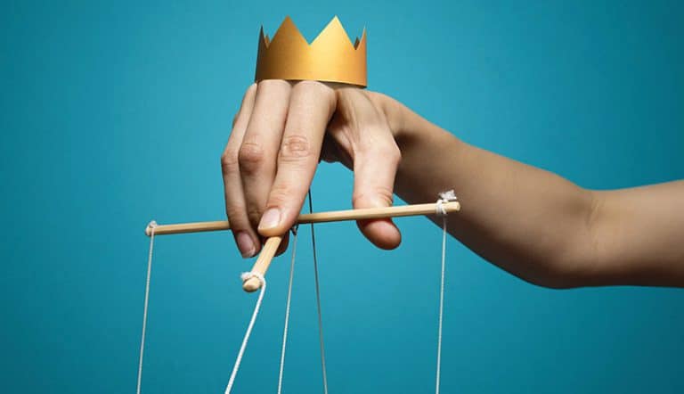 Psychological Manipulation: 16 Signs & Tactics Real Manipulators Use