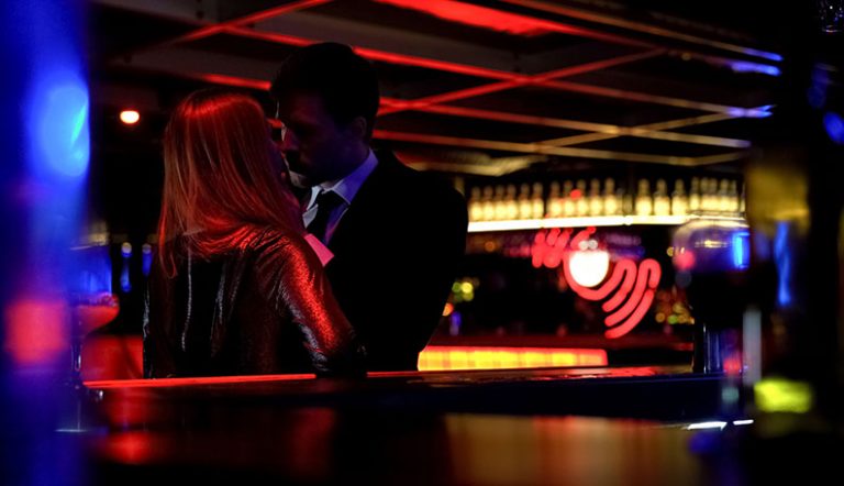 Public Display of Affection: How to Do It, PDA Etiquette & 26 Must-Knows