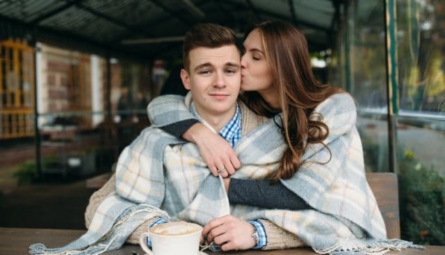 21 Signs of a Clingy Girlfriend & How to Avoid Turning Into One