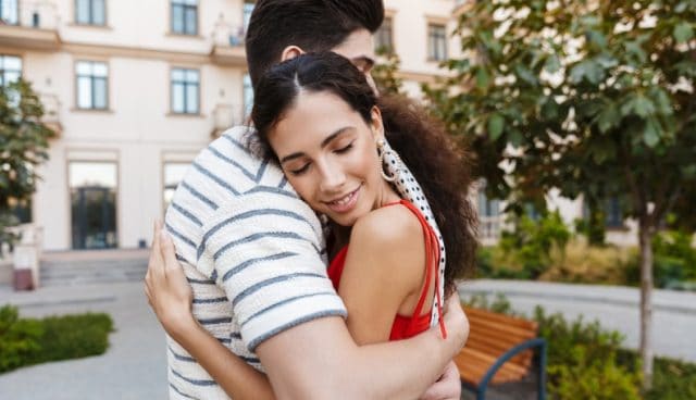 Talking vs Dating: 16 Ways to Tell Them Apart & Know Your Exact Status